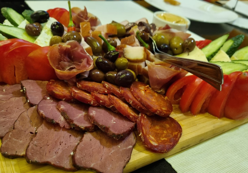 Platou tradițional 4 persoane – Restaurant Verdeței