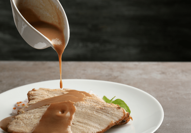 Rasol de curcan cu cartofi nemțești și sos bernez – Restaurant Verdeței